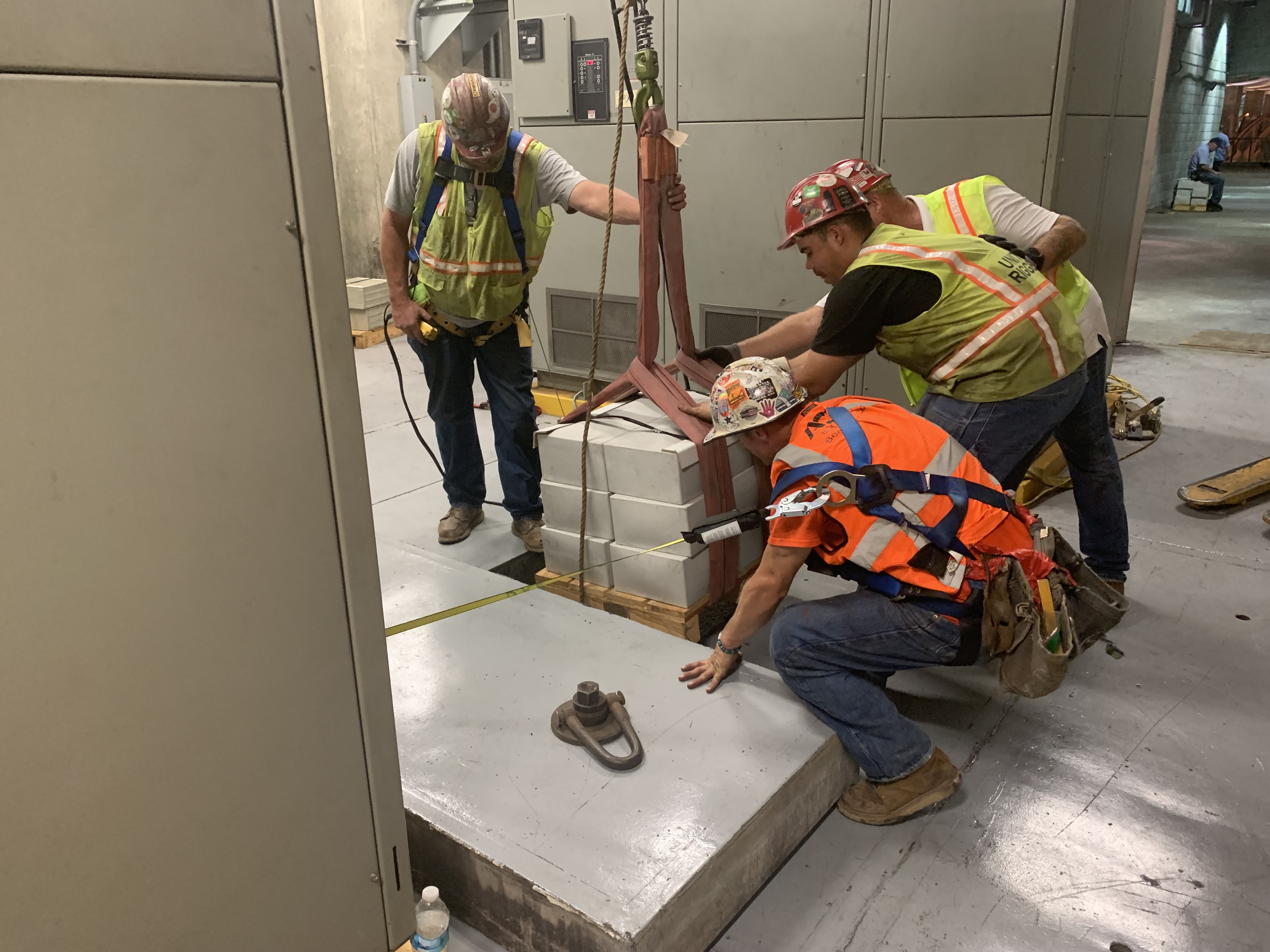 United Riggers & Erectors | Photo Album